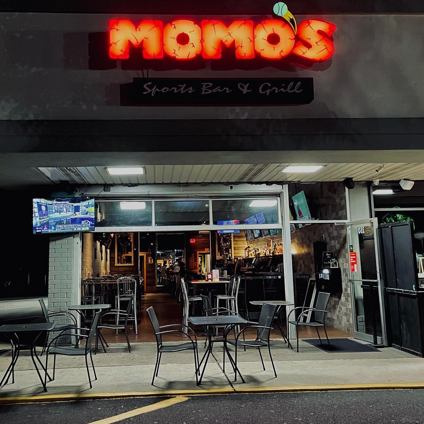 Momo’s Sports Bar & Grill - Long Island Restaurants