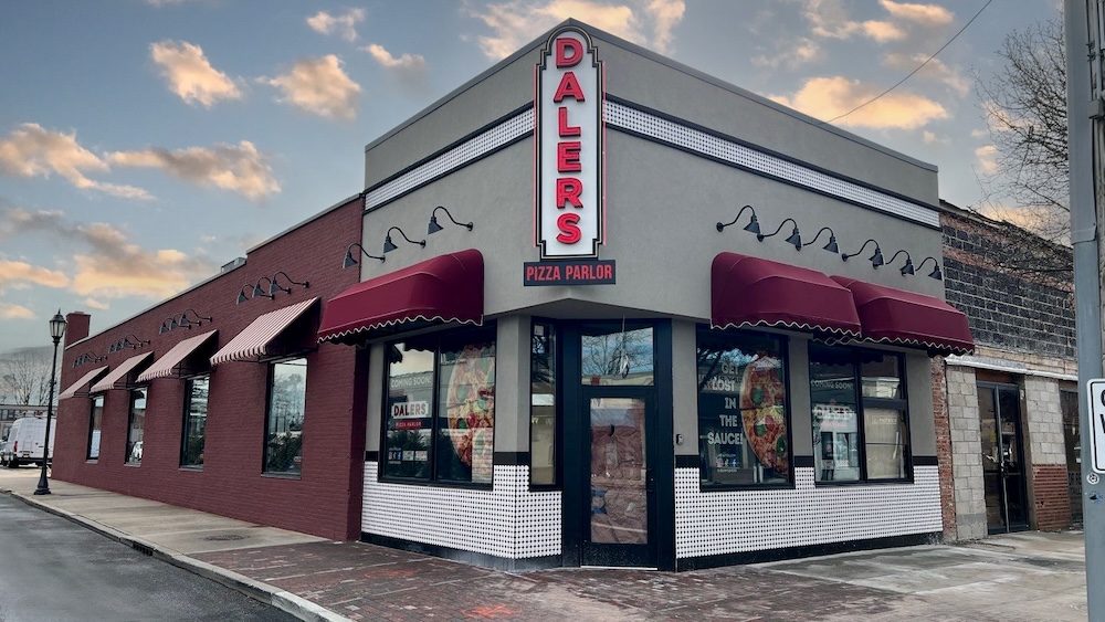 Dalers Pizza Parlor Opens in Farmingdale Village by Owners of Vespa ...