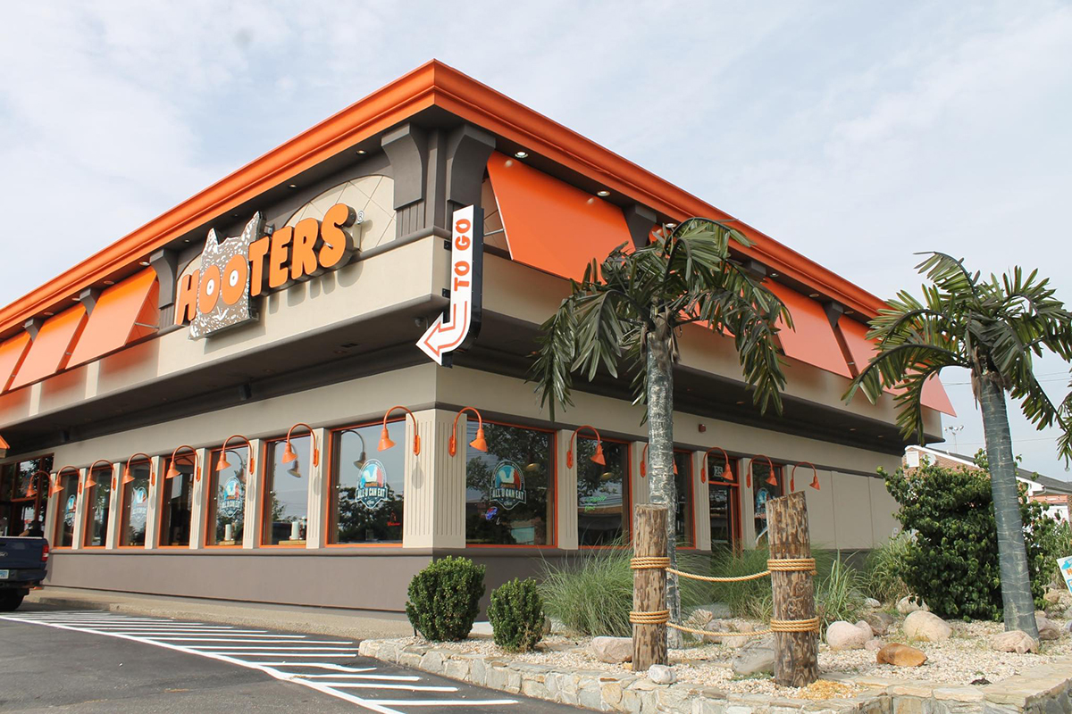 Hooters’ Farmingdale Location Permanently Closes Doors for Business ...